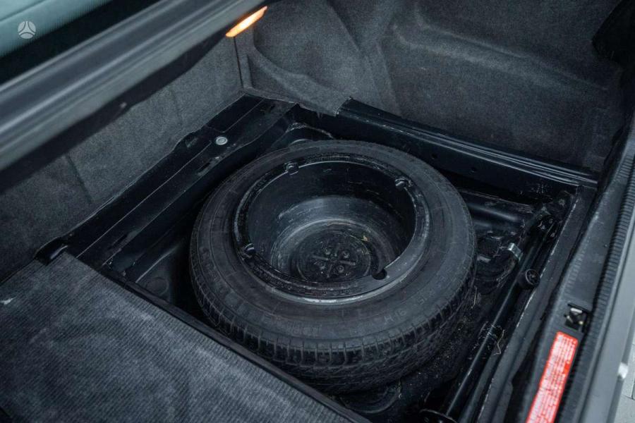 Pelēks Mercedes-Benz e-230 1991 Viļņa, ar dzinēja tilpumu 2.30 L un nobraukumu 168 tūkst. km par 7000 €, foto 49 vietnē AUTOMOTO.COM.LV