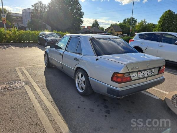 Мерседес Е 230 1993 в Рига на AUTOMOTO.COM.LV Серый Мерседес Е 230 1993 в Рига, объемом двигателя 2.00 л и пробегом 199 тыс. км за 3300 €, фото 6 на AUTOMOTO.COM.LV