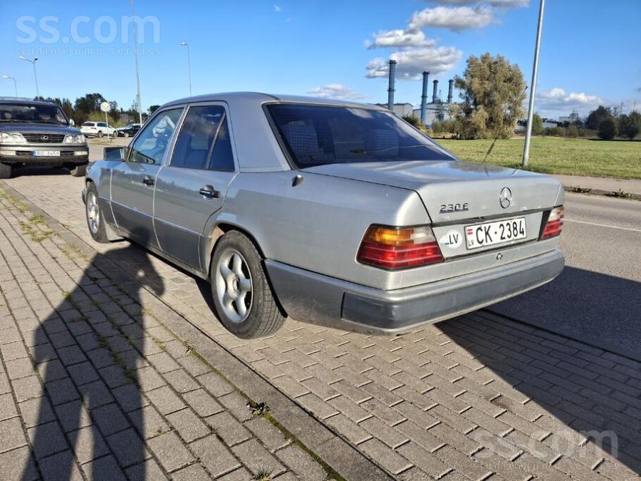 Pelēks Mercedes-Benz e-230 1993 Rīga, ar dzinēja tilpumu 2.00 L un nobraukumu 199 tūkst. km par 2999 €, foto 7 vietnē AUTOMOTO.COM.LV
