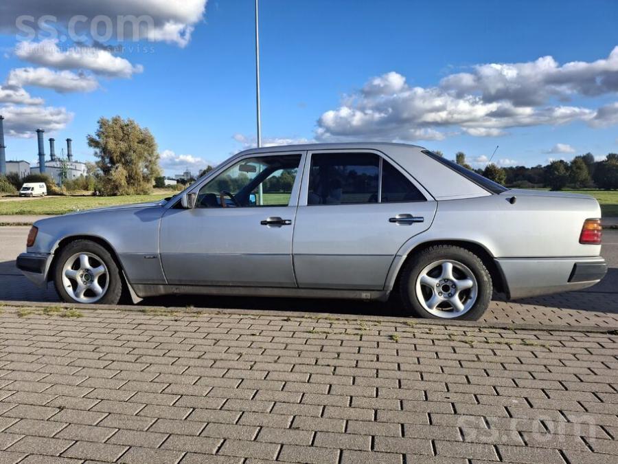 Pelēks Mercedes-Benz e-230 1993 Rīga, ar dzinēja tilpumu 2.00 L un nobraukumu 199 tūkst. km par 2999 €, foto 8 vietnē AUTOMOTO.COM.LV