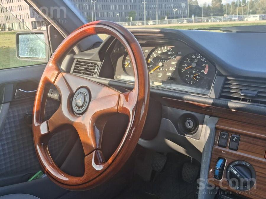 Pelēks Mercedes-Benz e-230 1993 Rīga, ar dzinēja tilpumu 2.00 L un nobraukumu 199 tūkst. km par 2999 €, foto 9 vietnē AUTOMOTO.COM.LV