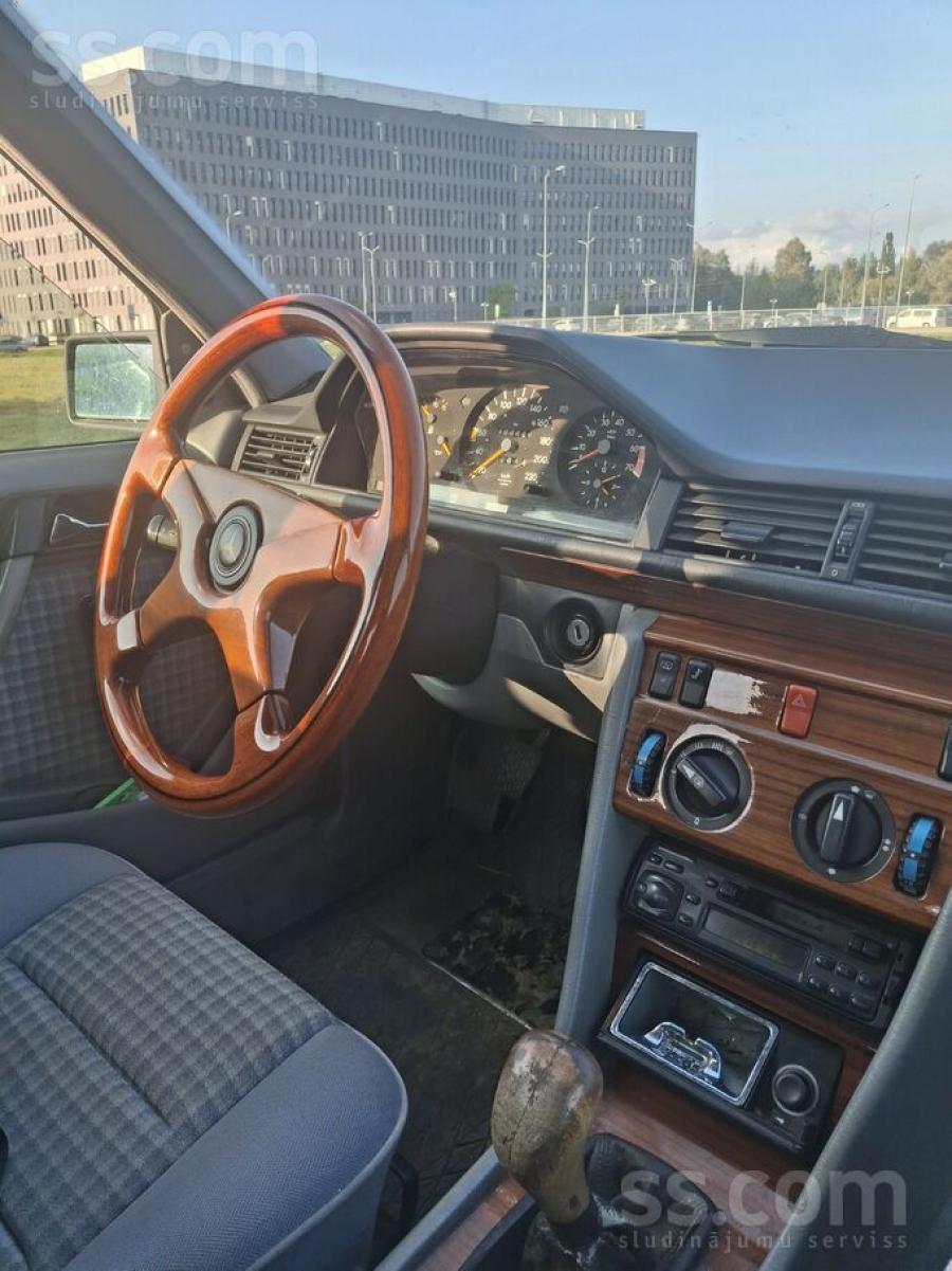 Pelēks Mercedes-Benz e-230 1993 Rīga, ar dzinēja tilpumu 2.00 L un nobraukumu 199 tūkst. km par 2999 €, foto 10 vietnē AUTOMOTO.COM.LV