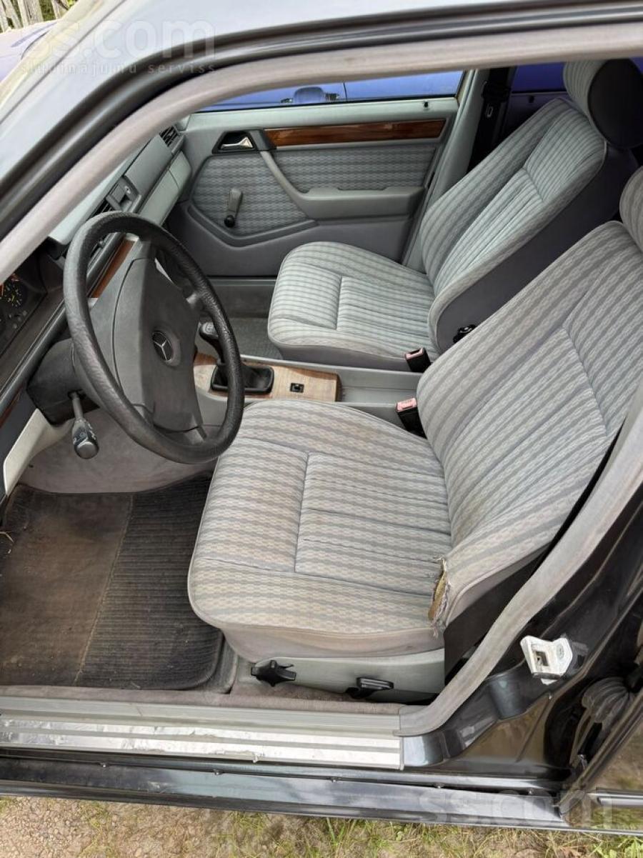 Pelēks Mercedes-Benz e-230 1990 Rīga, ar dzinēja tilpumu 2.30 L un nobraukumu 357 tūkst. km par 6700 €, foto 13 vietnē AUTOMOTO.COM.LV
