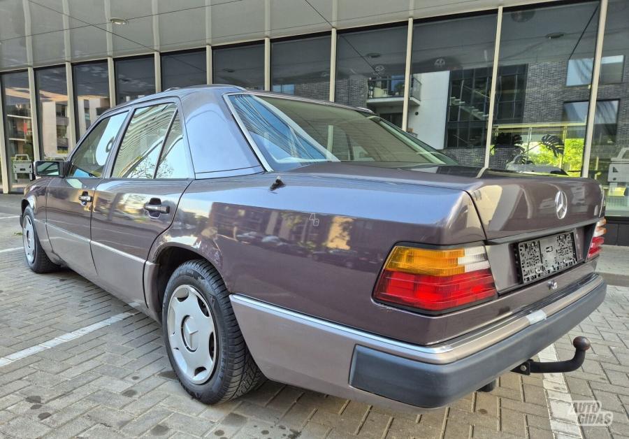 Mercedes-Benz e-230 1991 in Vilnius, with an engine capacity of 2.30 L and mileage of 189 thousand km for 2400 €, photo 3 on AUTOMOTO.COM.LV