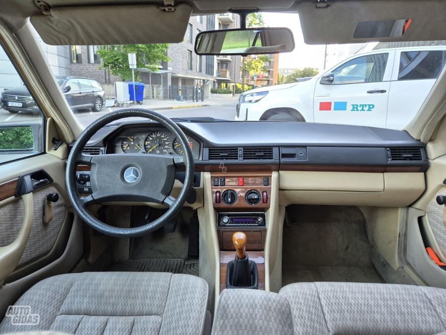Mercedes-Benz e-230 1991 in Vilnius, with an engine capacity of 2.30 L and mileage of 189 thousand km for 2400 €, photo 9 on AUTOMOTO.COM.LV