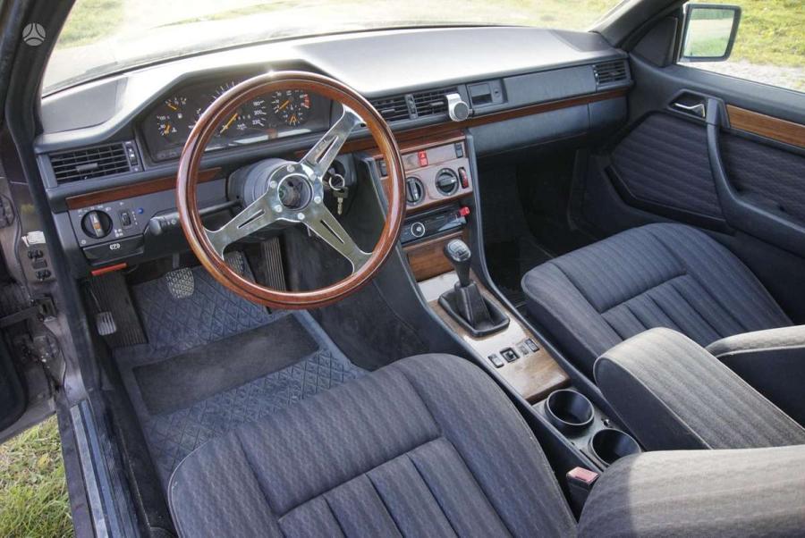 Violet Mercedes-Benz e-230 1991 in Klaipeda, with an engine capacity of 2.30 L and mileage of 230 thousand km for 4900 €, photo 6 on AUTOMOTO.COM.LV