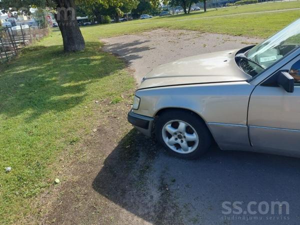 Dzeltens Mercedes-Benz e-230 1988 Rīga, ar dzinēja tilpumu 2.30 L un nobraukumu 350 tūkst. km par 1500 €, foto 1 vietnē AUTOMOTO.COM.LV