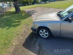 Желтый Мерседес Е 230 1988 в Рига, объемом двигателя 2.30 л и пробегом 350 тыс. км за 1500 €, фото  на AUTOMOTO.COM.LV