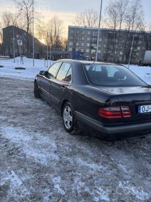 Черный Мерседес E 240 2000 в Рига, объемом двигателя 2.40 л и пробегом 294 тыс. км за 1750 €, фото 6 на AUTOMOTO.COM.LV
