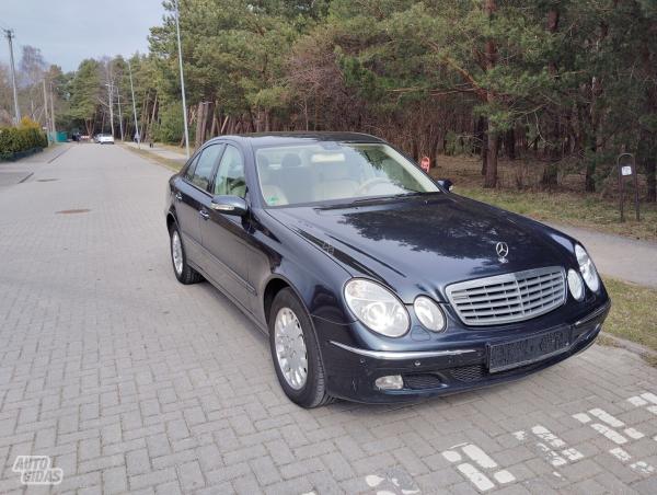 Черный Мерседес E 240 2002 в Клайпеда, объемом двигателя 2.40 л и пробегом 314 тыс. км за 2990 €, фото 3 на AUTOMOTO.COM.LV