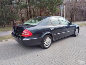 Черный Мерседес E 240 2002 в Клайпеда, объемом двигателя 2.40 л и пробегом 314 тыс. км за 2990 €, фото 5 на AUTOMOTO.COM.LV