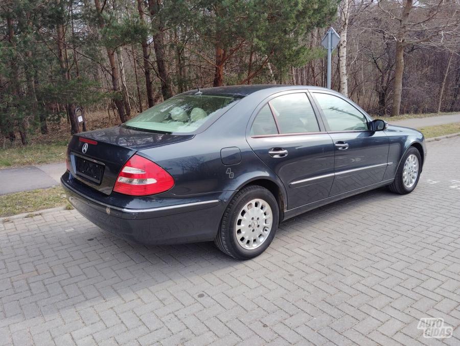 Черный Мерседес E 240 2002 в Клайпеда, объемом двигателя 2.40 л и пробегом 314 тыс. км за 2990 €, фото 5 на AUTOMOTO.COM.LV