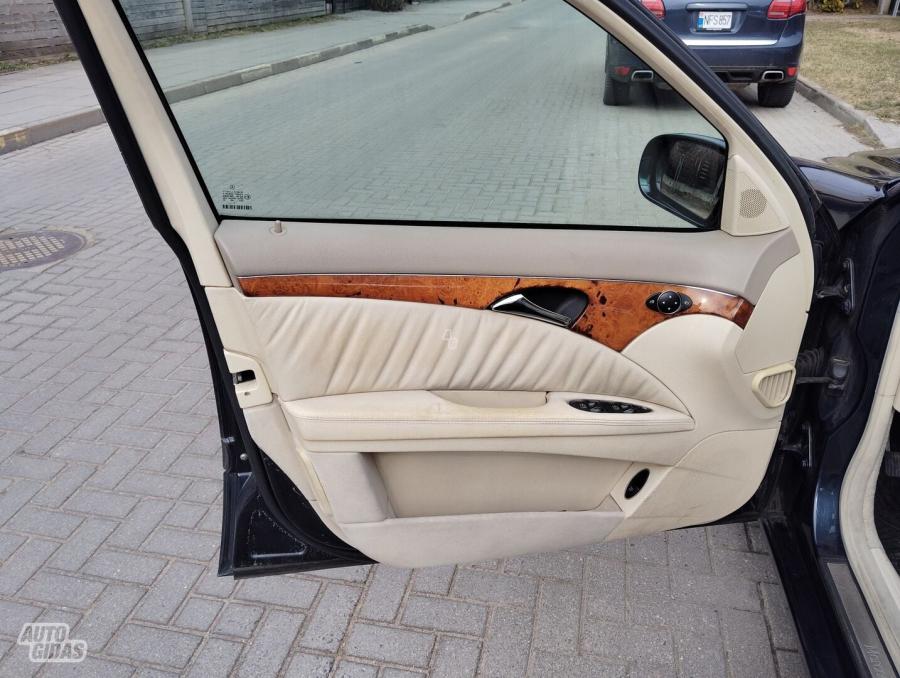Черный Мерседес E 240 2002 в Клайпеда, объемом двигателя 2.40 л и пробегом 314 тыс. км за 2990 €, фото 15 на AUTOMOTO.COM.LV