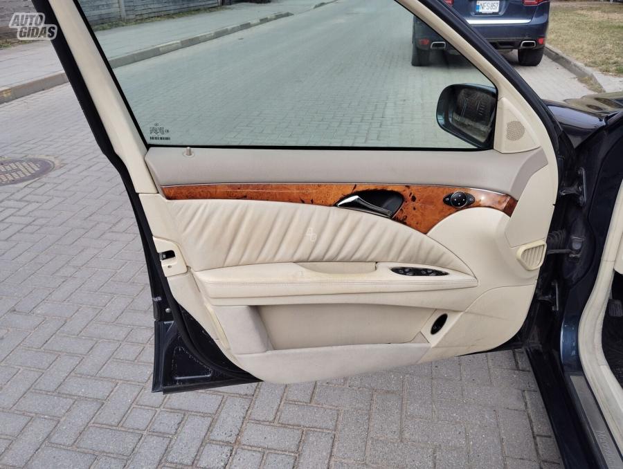 Черный Мерседес E 240 2002 в Клайпеда, объемом двигателя 2.40 л и пробегом 314 тыс. км за 2990 €, фото 16 на AUTOMOTO.COM.LV