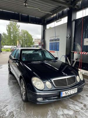 Black Mercedes-Benz E 240 2002 in Kaunas, with an engine capacity of 2.60 L and mileage of 227 thousand km for 4200 €, photo 4 on AUTOMOTO.COM.LV