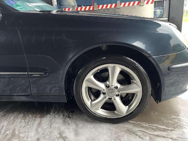 Black Mercedes-Benz E 240 2002 in Kaunas, with an engine capacity of 2.60 L and mileage of 227 thousand km for 4200 €, photo 4 on AUTOMOTO.COM.LV