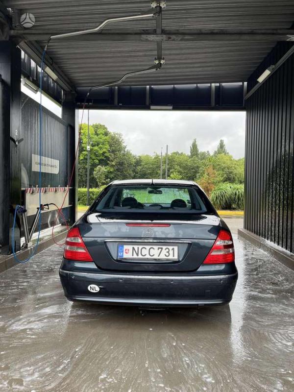 Black Mercedes-Benz E 240 2002 in Kaunas, with an engine capacity of 2.60 L and mileage of 227 thousand km for 4200 €, photo 6 on AUTOMOTO.COM.LV