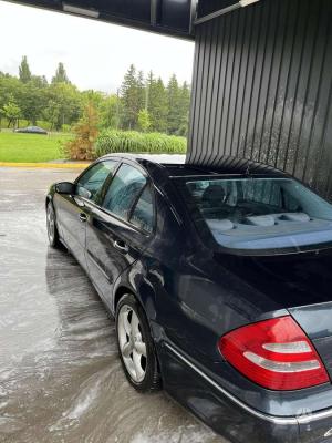 Black Mercedes-Benz E 240 2002 in Kaunas, with an engine capacity of 2.60 L and mileage of 227 thousand km for 4200 €, photo 8 on AUTOMOTO.COM.LV