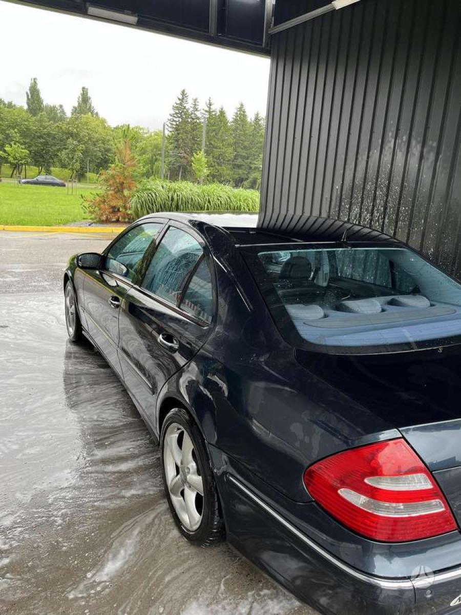 Black Mercedes-Benz E 240 2002 in Kaunas, with an engine capacity of 2.60 L and mileage of 227 thousand km for 4200 €, photo 8 on AUTOMOTO.COM.LV