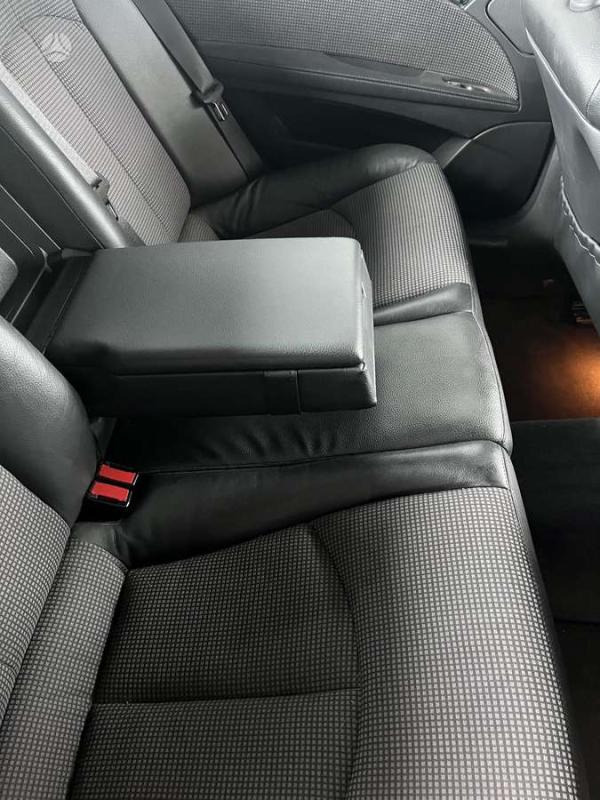 Black Mercedes-Benz E 240 2002 in Kaunas, with an engine capacity of 2.60 L and mileage of 227 thousand km for 4200 €, photo 10 on AUTOMOTO.COM.LV