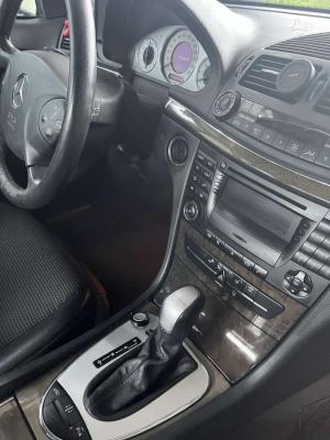 Black Mercedes-Benz E 240 2002 in Kaunas, with an engine capacity of 2.60 L and mileage of 227 thousand km for 4200 €, photo 13 on AUTOMOTO.COM.LV