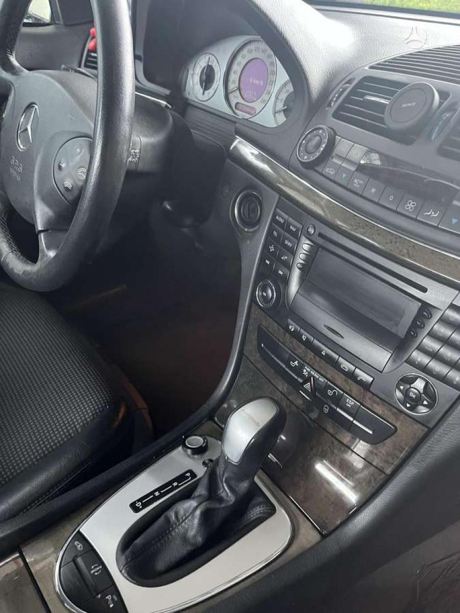 Black Mercedes-Benz E 240 2002 in Kaunas, with an engine capacity of 2.60 L and mileage of 227 thousand km for 4200 €, photo 13 on AUTOMOTO.COM.LV