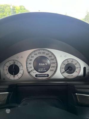 Black Mercedes-Benz E 240 2002 in Kaunas, with an engine capacity of 2.60 L and mileage of 227 thousand km for 4200 €, photo 15 on AUTOMOTO.COM.LV