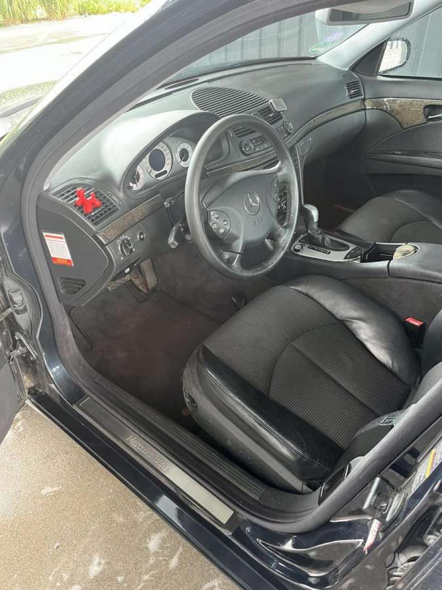 Black Mercedes-Benz E 240 2002 in Kaunas, with an engine capacity of 2.60 L and mileage of 227 thousand km for 4200 €, photo 17 on AUTOMOTO.COM.LV