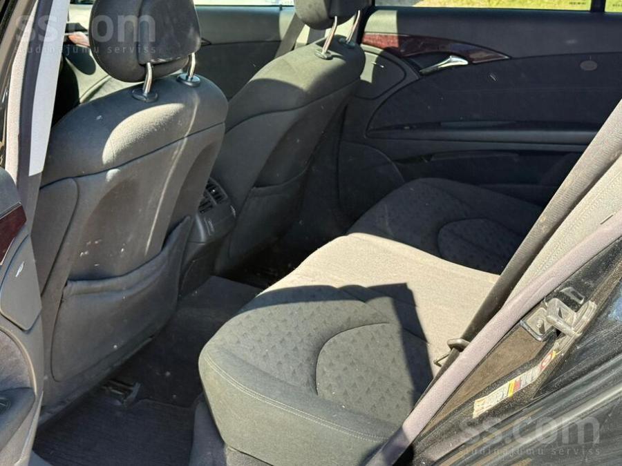 Melns Mercedes-Benz E 240 2004 Rīga, ar dzinēja tilpumu 2.60 L un nobraukumu 330 tūkst. km par 2700 €, foto 13 vietnē AUTOMOTO.COM.LV