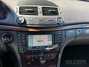 Melns Mercedes-Benz E 240 2004 Rīga, ar dzinēja tilpumu 2.60 L un nobraukumu 330 tūkst. km par 2700 €, foto 16 vietnē AUTOMOTO.COM.LV