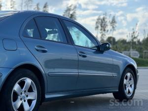 Синий Мерседес E 240 2002 в Валмиера, объемом двигателя 2.60 л и пробегом 0 тыс. км за 3690 €, фото 8 на AUTOMOTO.COM.LV