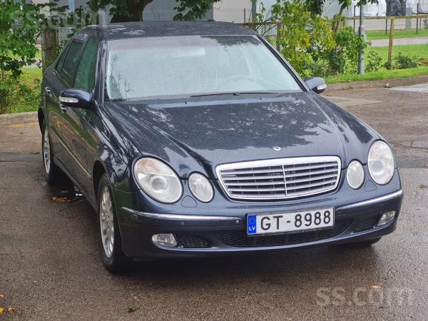 Blue Mercedes-Benz E 240 2002 in Riga, with an engine capacity of 2.60 L and mileage of 265 thousand km for 1450 €, photo 1 on AUTOMOTO.COM.LV
