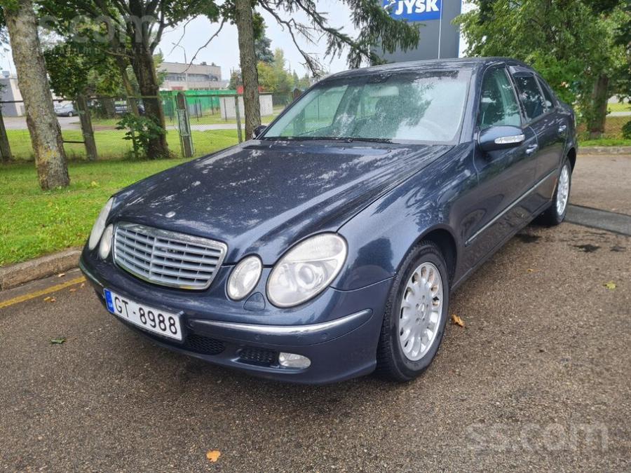 Blue Mercedes-Benz E 240 2002 in Riga, with an engine capacity of 2.60 L and mileage of 265 thousand km for 1450 €, photo 3 on AUTOMOTO.COM.LV
