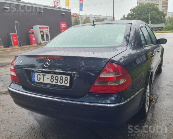 Blue Mercedes-Benz E 240 2002 in Riga, with an engine capacity of 2.60 L and mileage of 265 thousand km for 1450 €, photo 5 on AUTOMOTO.COM.LV