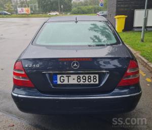 Blue Mercedes-Benz E 240 2002 in Riga, with an engine capacity of 2.60 L and mileage of 265 thousand km for 1450 €, photo 6 on AUTOMOTO.COM.LV