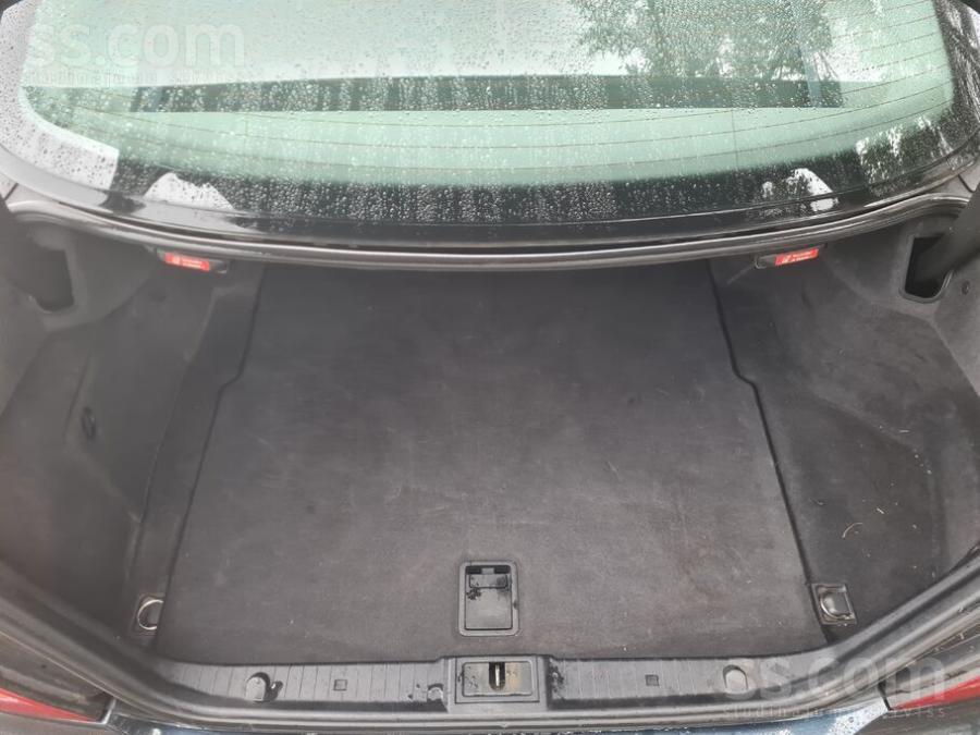 Blue Mercedes-Benz E 240 2002 in Riga, with an engine capacity of 2.60 L and mileage of 265 thousand km for 1450 €, photo 13 on AUTOMOTO.COM.LV