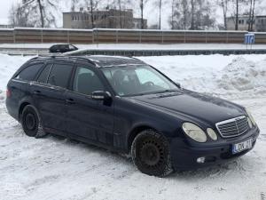 Blue Mercedes-Benz E 240 2005 in Vievis, with an engine capacity of 2.60 L and mileage of 293 thousand km for 1500 €, photo 3 on AUTOMOTO.COM.LV
