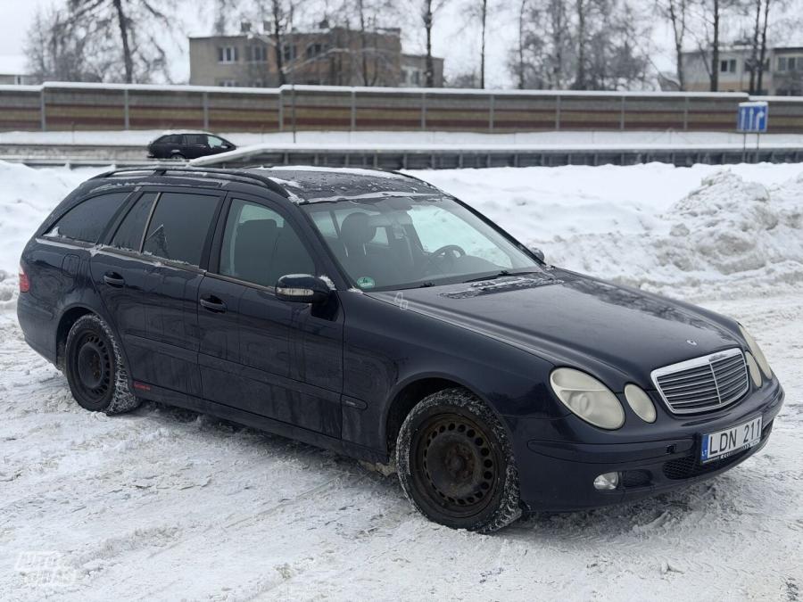 Blue Mercedes-Benz E 240 2005 in Vievis, with an engine capacity of 2.60 L and mileage of 293 thousand km for 1500 €, photo 3 on AUTOMOTO.COM.LV