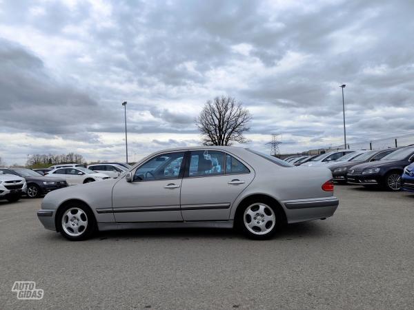 Pelēks Mercedes-Benz E 240 1999 Marijampole, ar dzinēja tilpumu 2.40 L un nobraukumu 299 tūkst. km par 2750 €, foto 1 vietnē AUTOMOTO.COM.LV