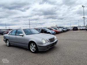 Grey Mercedes-Benz E 240 1999 in Marijampole, with an engine capacity of 2.40 L and mileage of 299 thousand km for 2750 €, photo 4 on AUTOMOTO.COM.LV