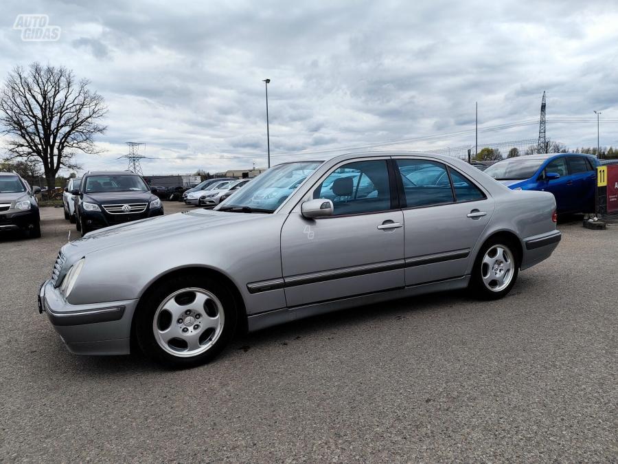 Grey Mercedes-Benz E 240 1999 in Marijampole, with an engine capacity of 2.40 L and mileage of 299 thousand km for 2750 €, photo 14 on AUTOMOTO.COM.LV