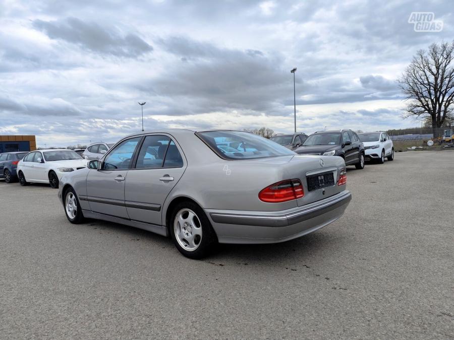 Grey Mercedes-Benz E 240 1999 in Marijampole, with an engine capacity of 2.40 L and mileage of 299 thousand km for 2750 €, photo 15 on AUTOMOTO.COM.LV