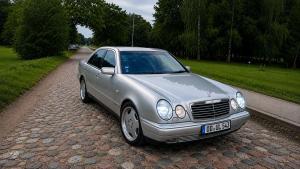 Серый Мерседес E 240 1999 в Клайпеда, объемом двигателя 2.40 л и пробегом 130 тыс. км за 5290 €, фото 3 на AUTOMOTO.COM.LV