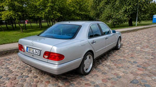 Grey Mercedes-Benz E 240 1999 in Klaipeda, with an engine capacity of 2.40 L and mileage of 130 thousand km for 5290 €, photo 3 on AUTOMOTO.COM.LV