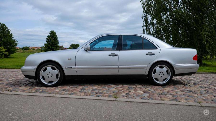 Серый Мерседес E 240 1999 в Клайпеда, объемом двигателя 2.40 л и пробегом 130 тыс. км за 5290 €, фото 7 на AUTOMOTO.COM.LV
