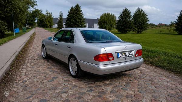 Grey Mercedes-Benz E 240 1999 in Klaipeda, with an engine capacity of 2.40 L and mileage of 130 thousand km for 5290 €, photo 8 on AUTOMOTO.COM.LV