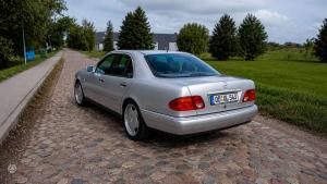 Серый Мерседес E 240 1999 в Клайпеда, объемом двигателя 2.40 л и пробегом 130 тыс. км за 5290 €, фото 9 на AUTOMOTO.COM.LV