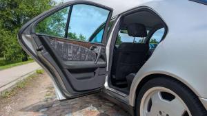 Серый Мерседес E 240 1999 в Клайпеда, объемом двигателя 2.40 л и пробегом 130 тыс. км за 5290 €, фото 12 на AUTOMOTO.COM.LV