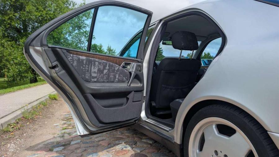 Серый Мерседес E 240 1999 в Клайпеда, объемом двигателя 2.40 л и пробегом 130 тыс. км за 5290 €, фото 12 на AUTOMOTO.COM.LV