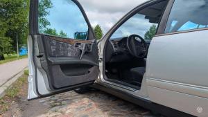 Серый Мерседес E 240 1999 в Клайпеда, объемом двигателя 2.40 л и пробегом 130 тыс. км за 5290 €, фото 25 на AUTOMOTO.COM.LV